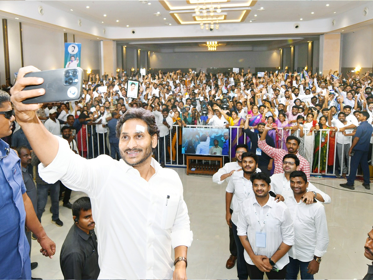 వైఎస్సార్‌సీపీ సోషల్‌ మీడియా కార్యకర్తలతో సీఎం జగన్‌ ముఖాముఖి (ఫొటోలు) | YSRCP Social Media Wing ...